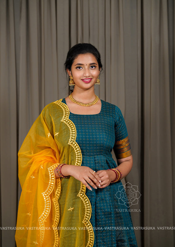 Green Handloom Thread Work – Vastrasuka