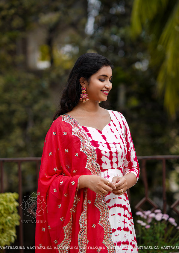 Red Shibori – Vastrasuka